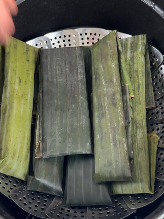 Sticky Rice in Banana Leaves (Suman Malagkit) - Jeanelleats Food and ...